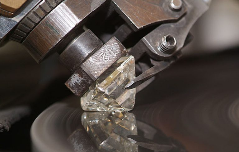 How are rough diamonds cut? – IberJoya Diamonds